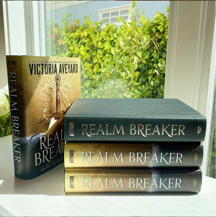 Victoria Aveyard Goes From “Red Queen” To “Realm Breaker” (Book Review ...